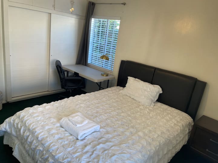 21 Guest House: 3br 1 Bath 3 Tv Kitchen Fast Wi-fi - El Monte, CA