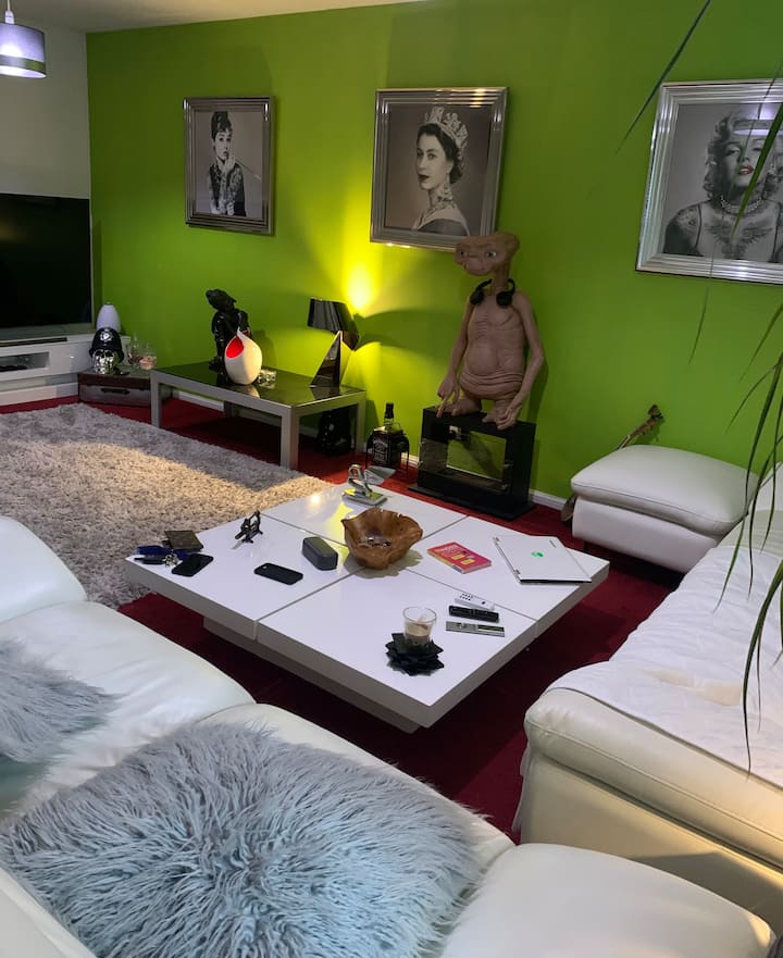 Mikes Place, Close To Gatwick - Crawley