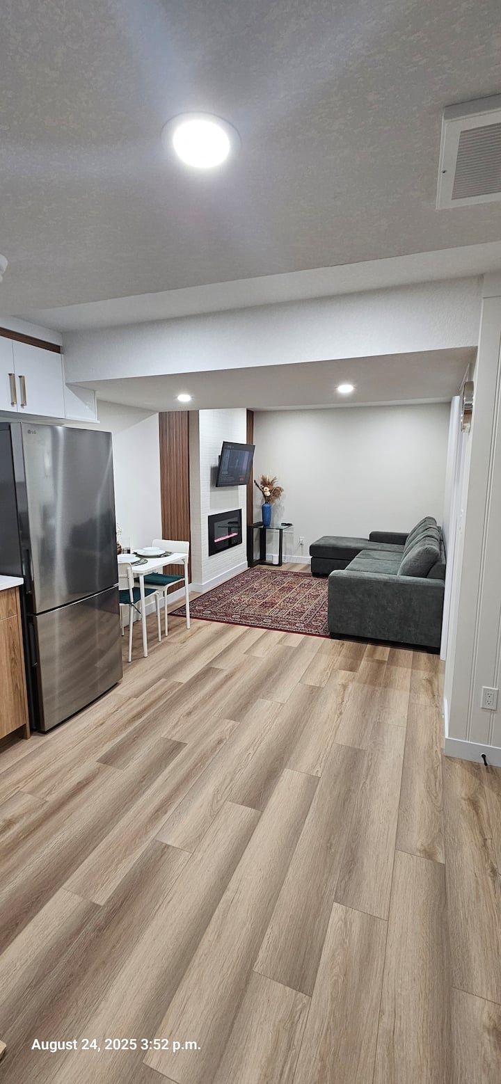 Cozy 1-br Near Wem • Fast Wifi & Parking - Edmonton