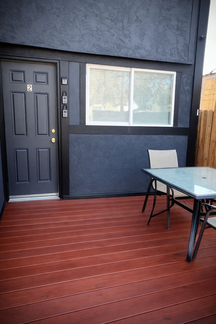 Luxe Unit #2 Bottom Apt. - Pueblo, CO