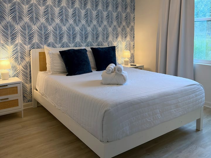 Tropical Garden | Fast Wifi | 5 Tvs | Fenced Yard - Bahamas