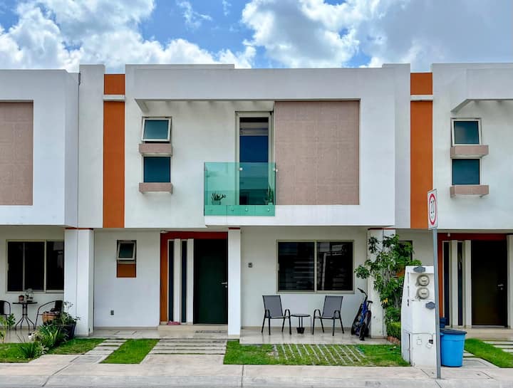 Bonita Casa Con Seguridad, Perfecta Para Grupos - San Luis Potosí