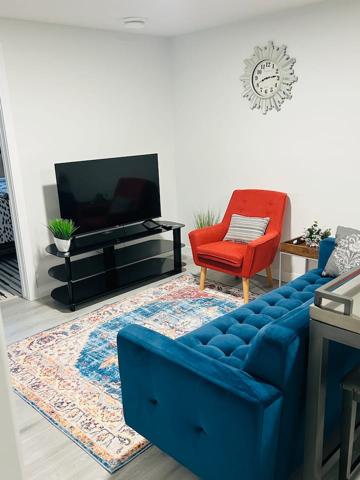 Cozy Fully Furnished 2 Bedroom Apartment Suite - St. Albert