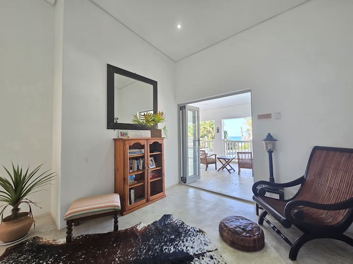 The Big Beach House | Oceanfront Getaway For 10 - Ramsgate