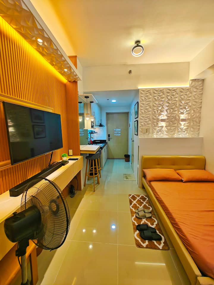 Cozy Studio @ Mplace W/ 43" 4k Tv Near Timog - Quezon City