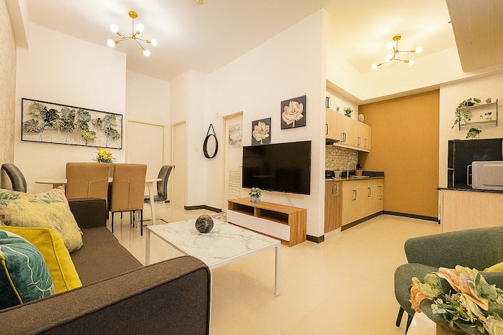 2br Suite @Penthouse W/ Balcony+netflix - Quezon City