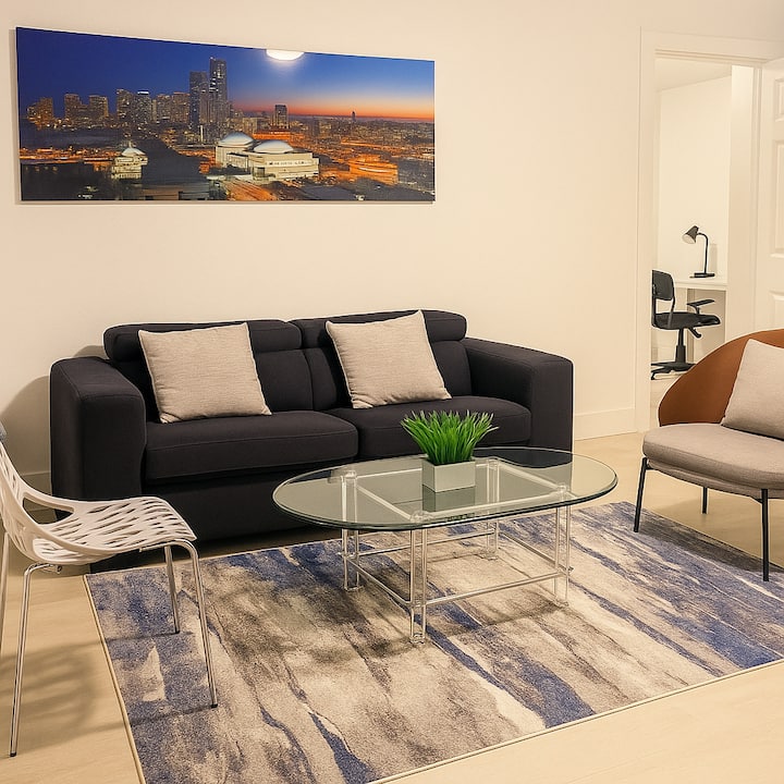 Peaceful Retreat • 3 Miles From Hollywood Beach - Dania Beach, FL