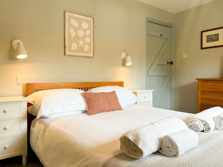 Modern Dorset Family Cottage W/ Hot Tub & Tennis - Dorchester