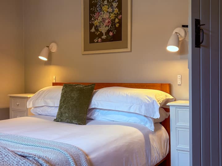 Modern Dorset Family Cottage W/ Hot Tub & Tennis - Dorchester