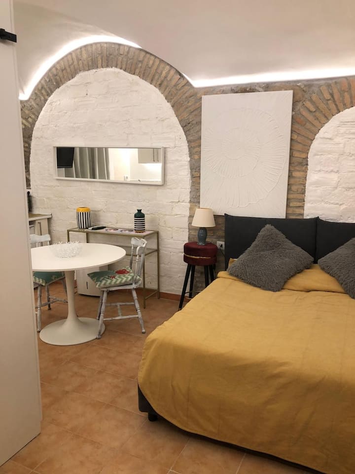 Keller Zentral Ruhig Renoviert - Roma