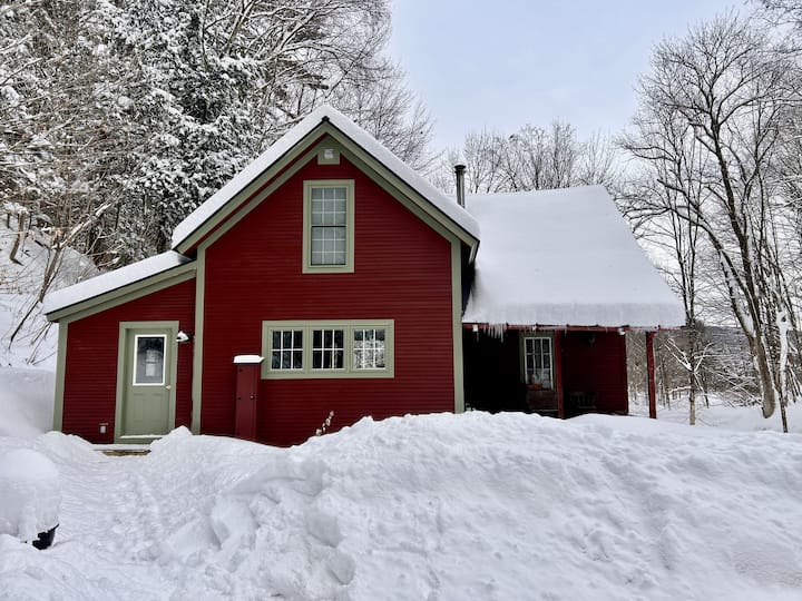 The Mill Keeper's Cottage - Waterbury Village Historic District