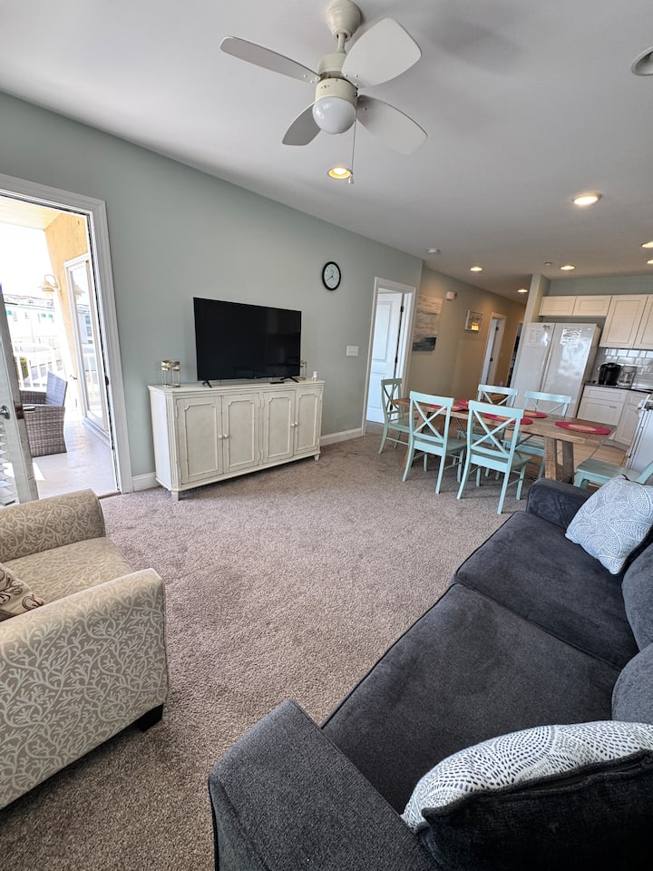 Walk To Beach – Ocean Views, Pool, Free Parking! - Avalon