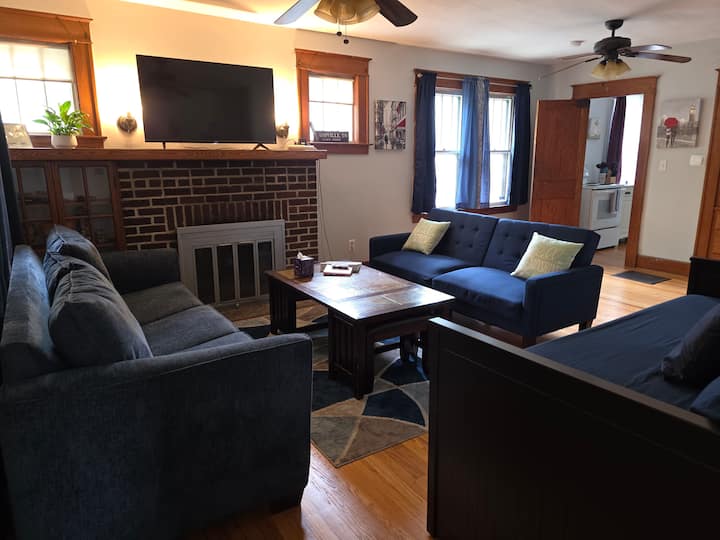 Clean Home/sleeps Up To 8 - Springfield, MA