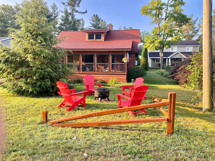 Burt Lake View Cottage! - Mullett Lake, MI