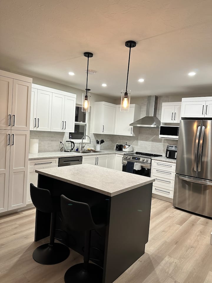 Home With 2 Units Near Moncton Airport. - Île-du-Prince-Édouard