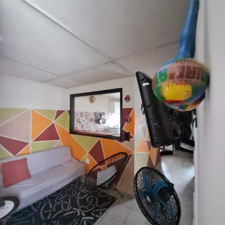 Mi Casa Tu Casa. Welcome! Cozy & Safe 24/7 - San Salvador