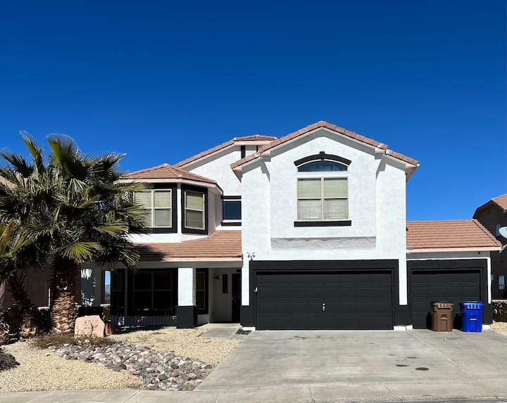 3,000 Sq Ft | Pet Friendly | Newly Renovated - Las Cruces, NM