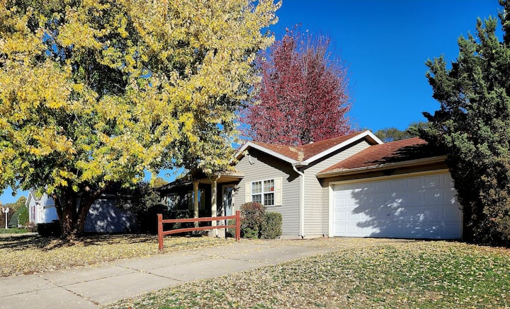Cozy & Quiet Home With Memory Foam And Fenced Yard - Elkhart, IN