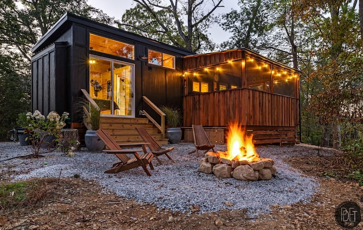 The Black Tiny House With Outdoor Wood-fired Tub - Pigeon Forge, TN
