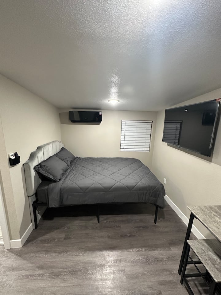 Cozy Studio - Las Vegas Motor Speedway