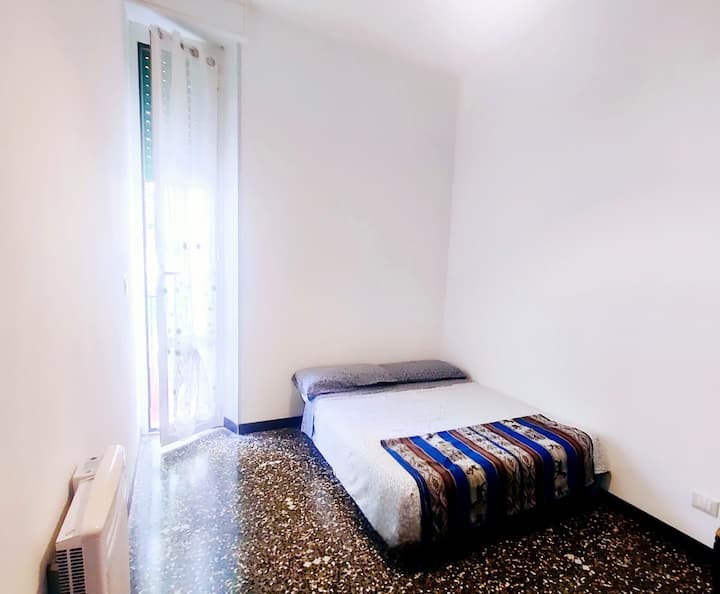 10 Min To City Center, Cozy Room - Genoa