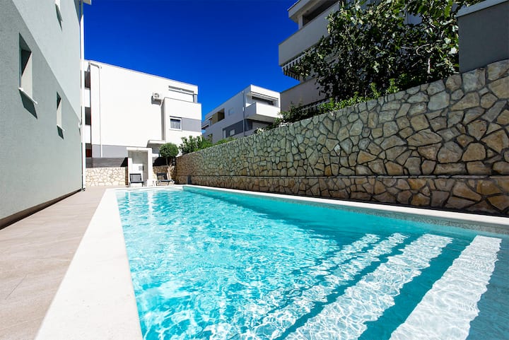 Yoko 7 - 2 Bedroom Apartment With Pool, 7 People - Novalja