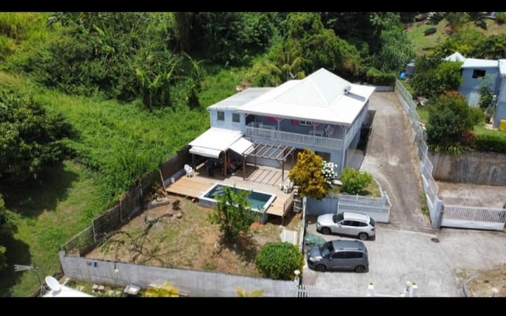 Bas De Villa F3 Avec Piscine - Martinique