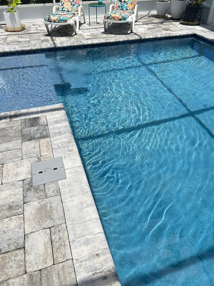 Room W/ Private Bath /Pool & Den - Daytona Beach