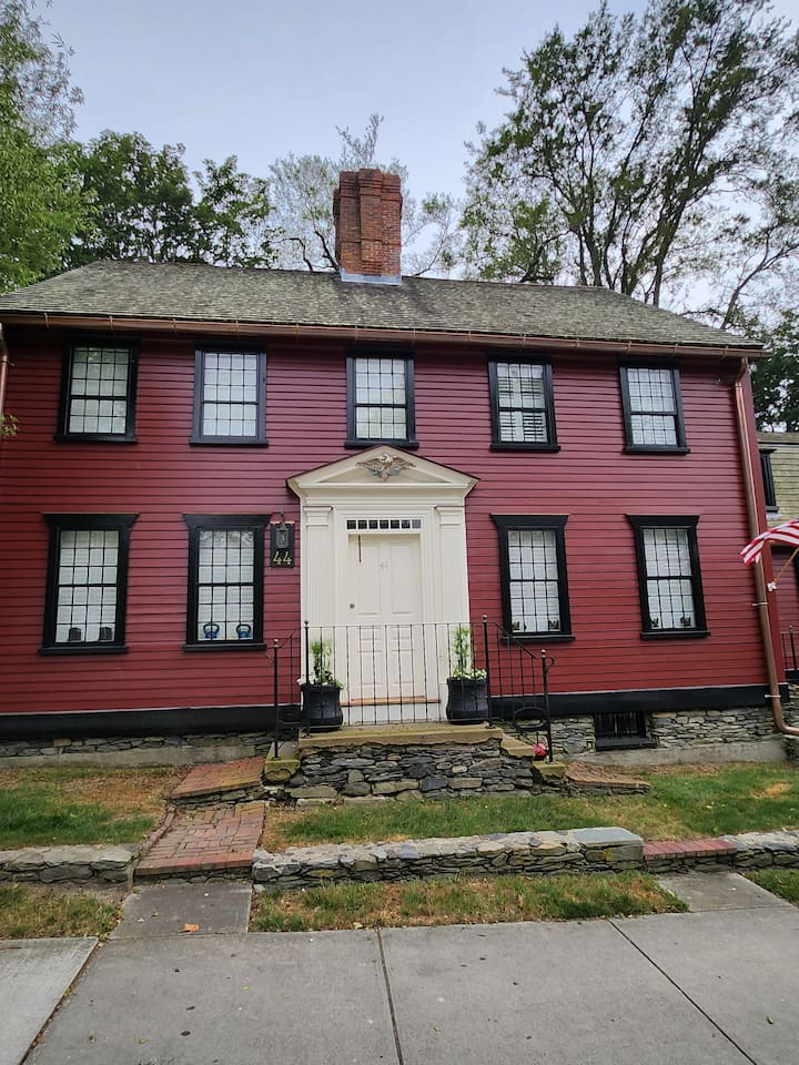 Stone Ender American Colonial A Plus Location - Newport, RI