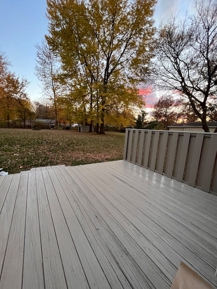 Cozy Escape L 3 Bed 1 Bath L Large Yard L Deck - Willoughby, OH