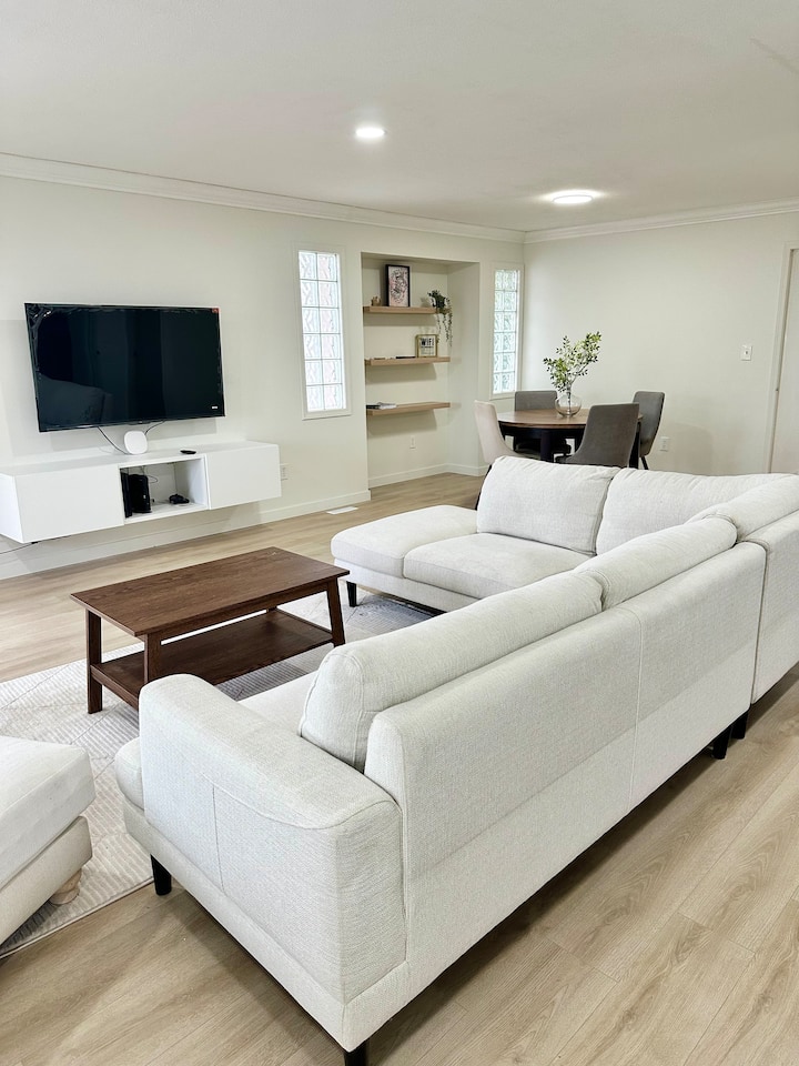 Modern Big Family Getaway – Central Location - Chilliwack