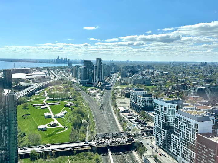 49th Floor Penthouse With Downtown Toronto Views - Toronto, ON