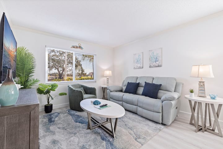 Sunny Retreat At Blind Pass Paradise With Pool - St. Pete Beach, FL