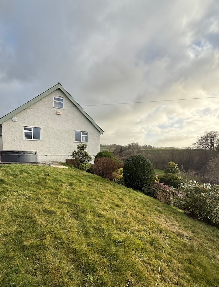 Cottage With Jacuzzi Log Fire Gameroom Zip/snowdon - Betws-y-Coed
