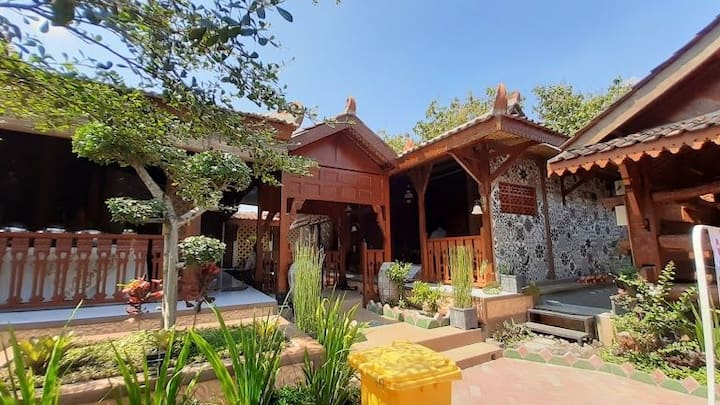 Joglo Wismono Yogyakarta Room 1 (2 Queenbed) - Prambanan