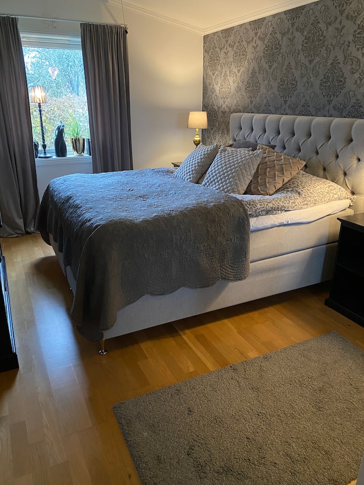 Villa (Hela Boendet) Boende 5-rum Centralt - Uddevalla