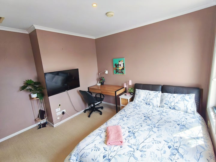 *Private Room With Tv Next To Uc10mins Drive City - キャンベラ