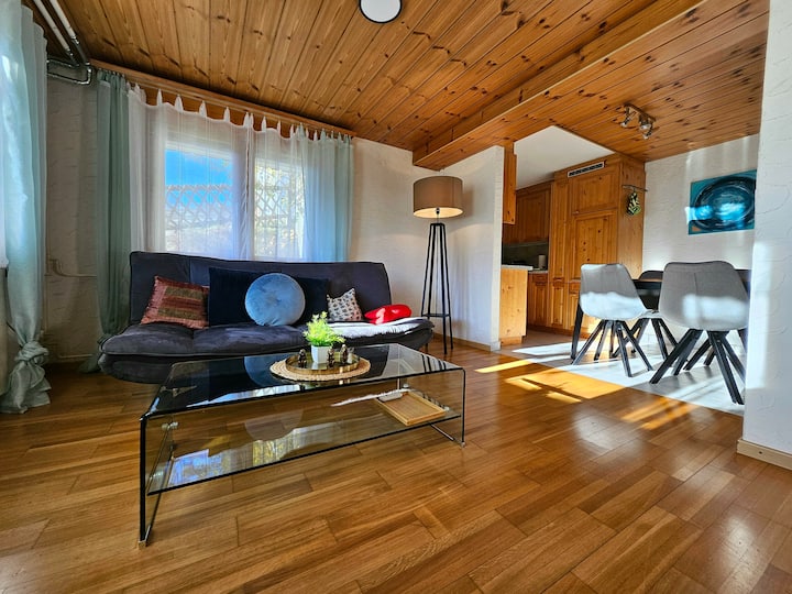 Bergidylle Pur: Gemütlich-geräumige Ferienwohnung - Obersaxen