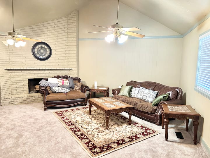 4 Bedroom Clean, Peaceful, And Spacious House! - Tulsa, OK