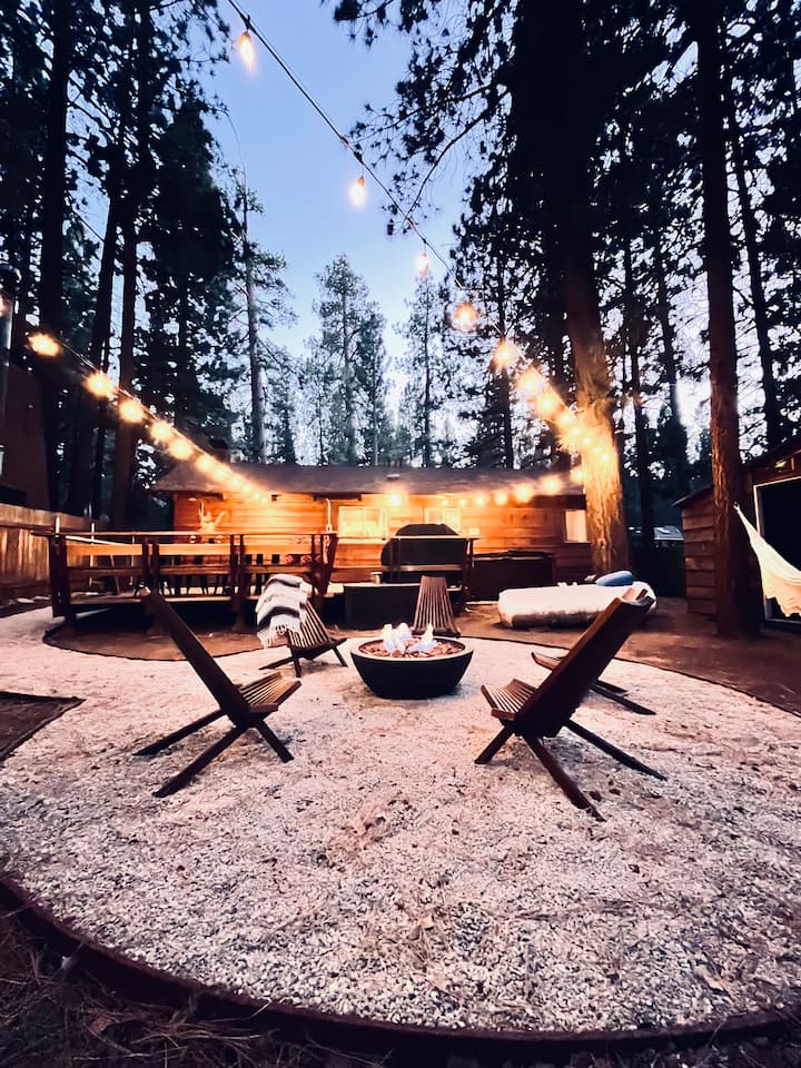 Modern Cabin Vibes - Oktoberfest•1 Mi Lake•hot Tub - Big Bear Lake, CA