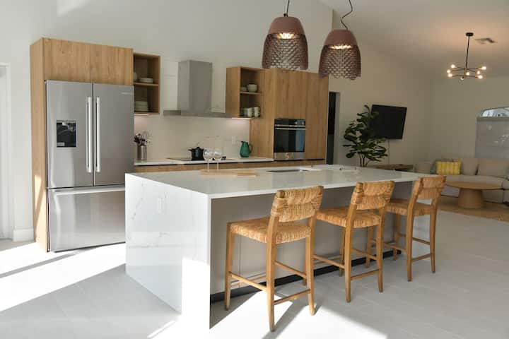 Luxury Contemporary Hidden Gem - Lehigh Acres, FL