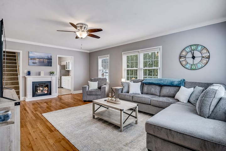 Near Downtown & Uwl • King Beds • Dog Friendly - La Crosse, WI