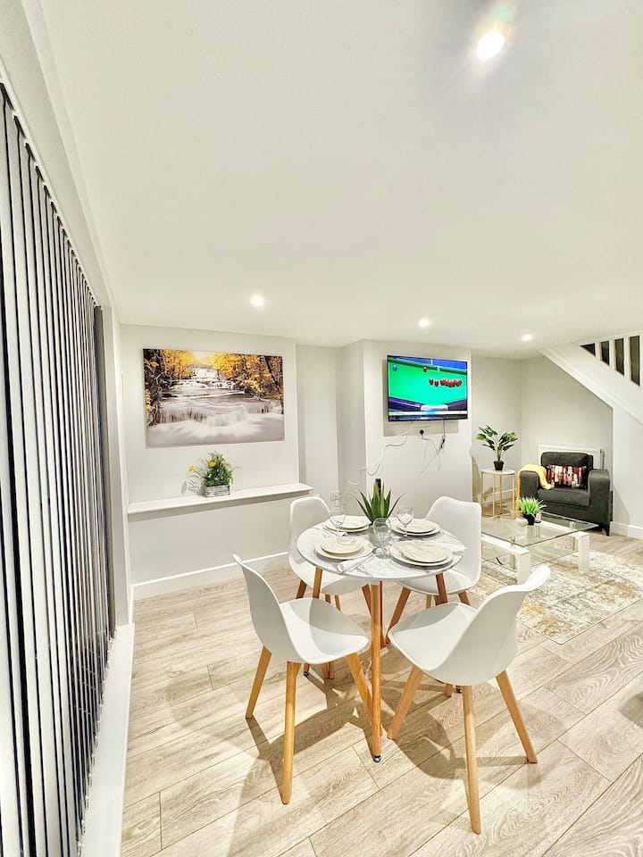 Luxury Modern 2 Bedroom Apartment - Faversham