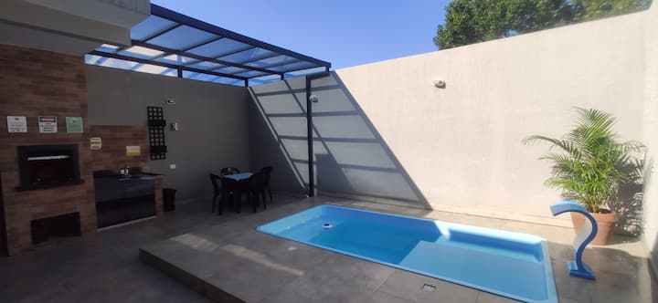 Casa Com 3 Dorm C/ Piscina No Centro De Matinhos - Matinhos