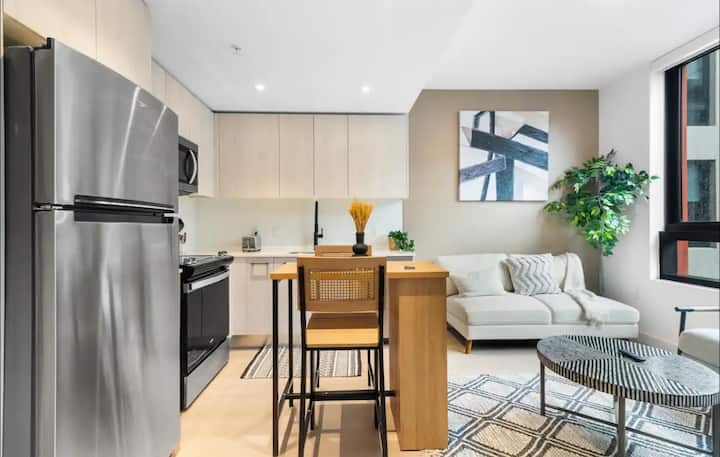 Penthouse Style 2br | Gym + Rooftop Pool - Miami