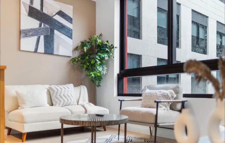 Penthouse Style 2br | Gym + Rooftop Pool - Miami