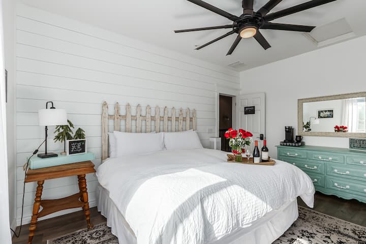 Luxury King, Suite With Swimming Pool,gym - Glendale, AZ