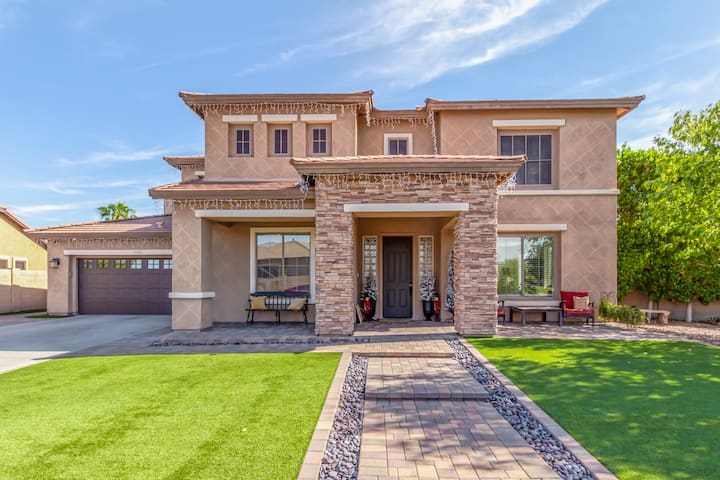 Luxury Queen Suite With Swimming Pool And Gym - Surprise, AZ