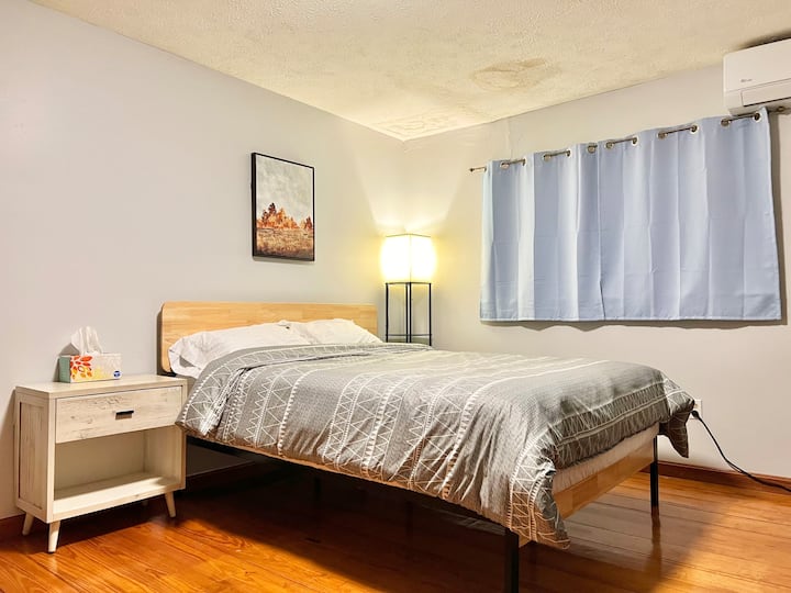 Cozy Queen Bed/bigtv/ac/sleeper Sofa & Work Space - Nashua, NH