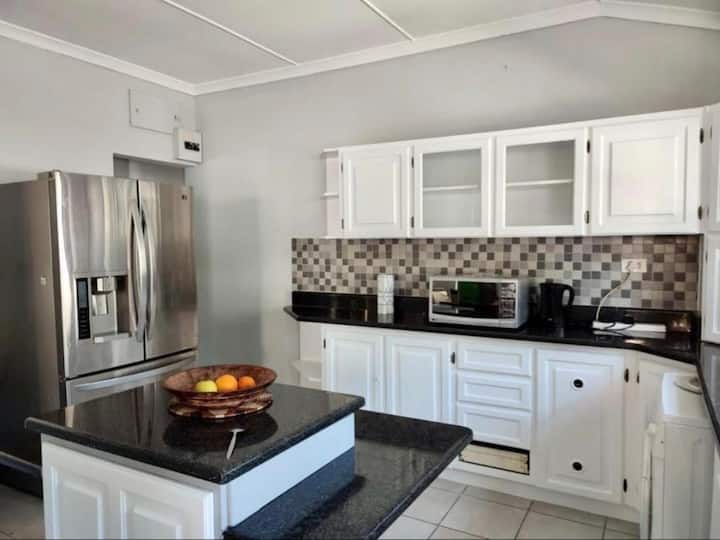 Tranquill Home For Enjoyment. - Durban North